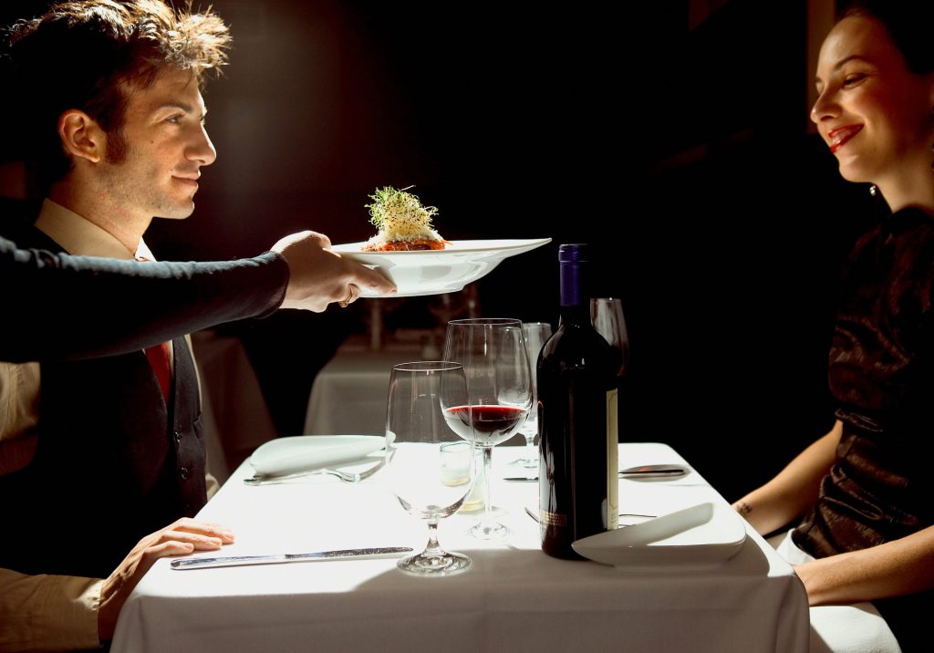 Outfit Ideas for the First Dinner Date - DiamondStuds News