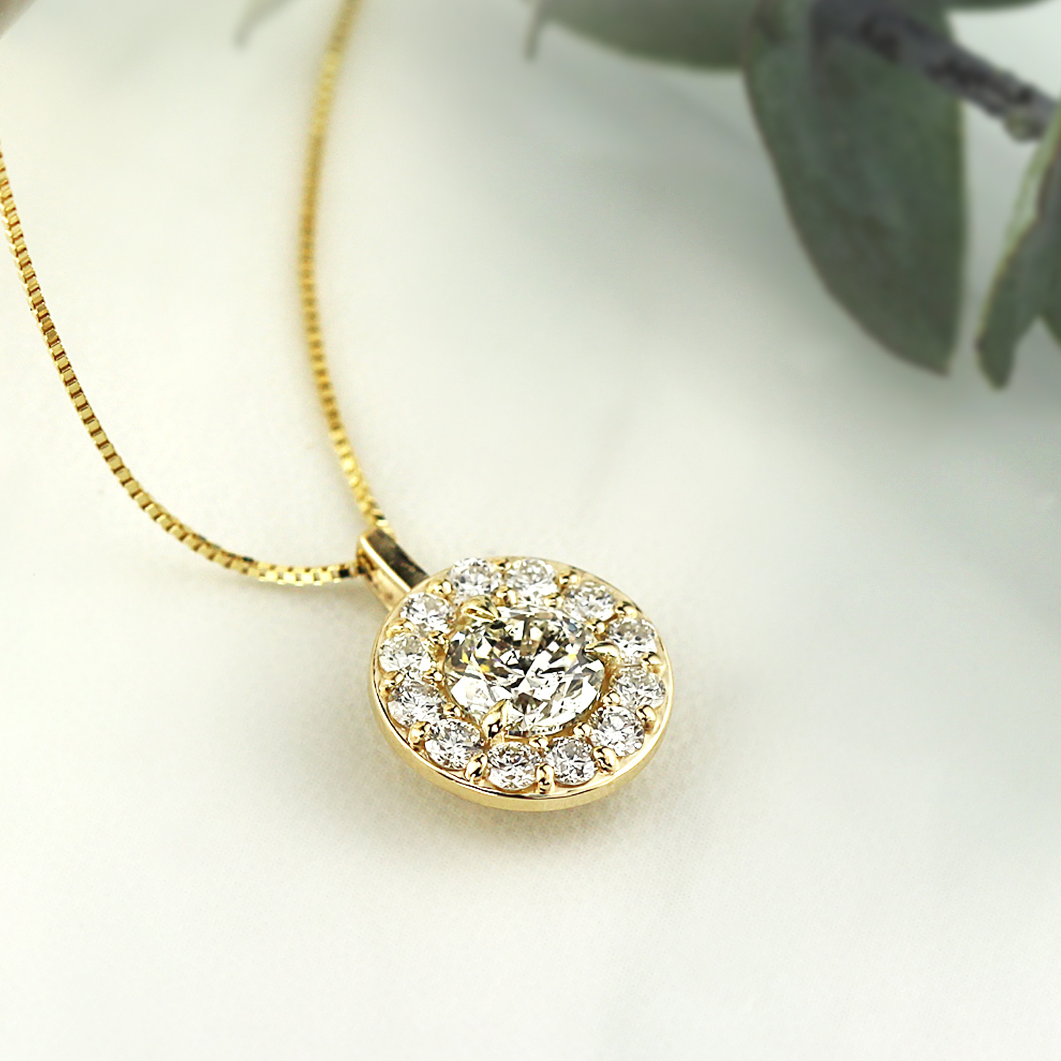 Buying Guide for Diamond Pendants | DiamondStuds.com