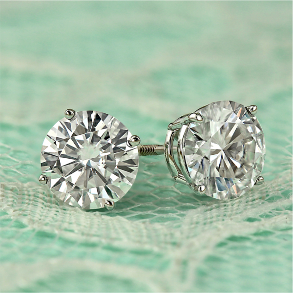 Diamond Stud Size Guide: Which Diamond Size Is Right For You ...