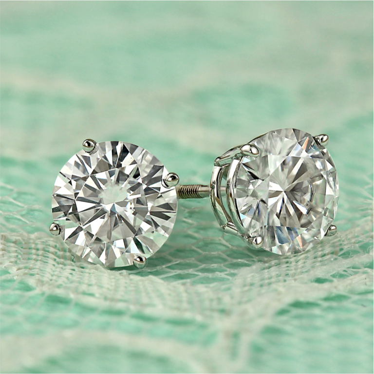 Diamond Stud Size Guide: Which Diamond Size Is Right For You ...