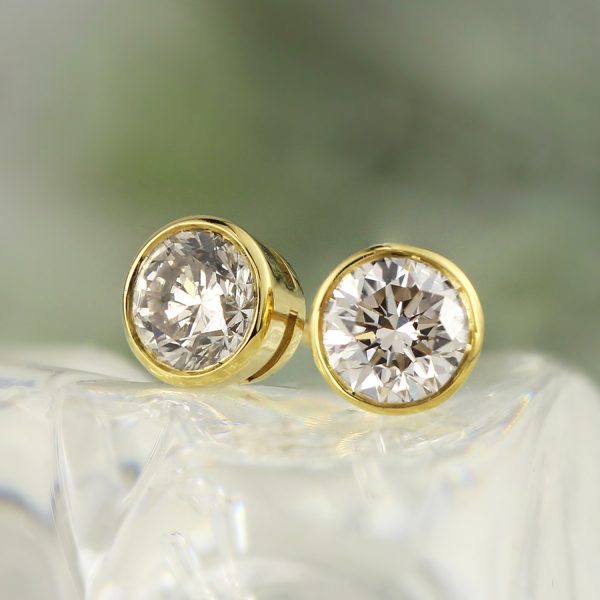 A Step-By-Step Guide to Choosing Your Perfect Diamond Stud Earrings ...