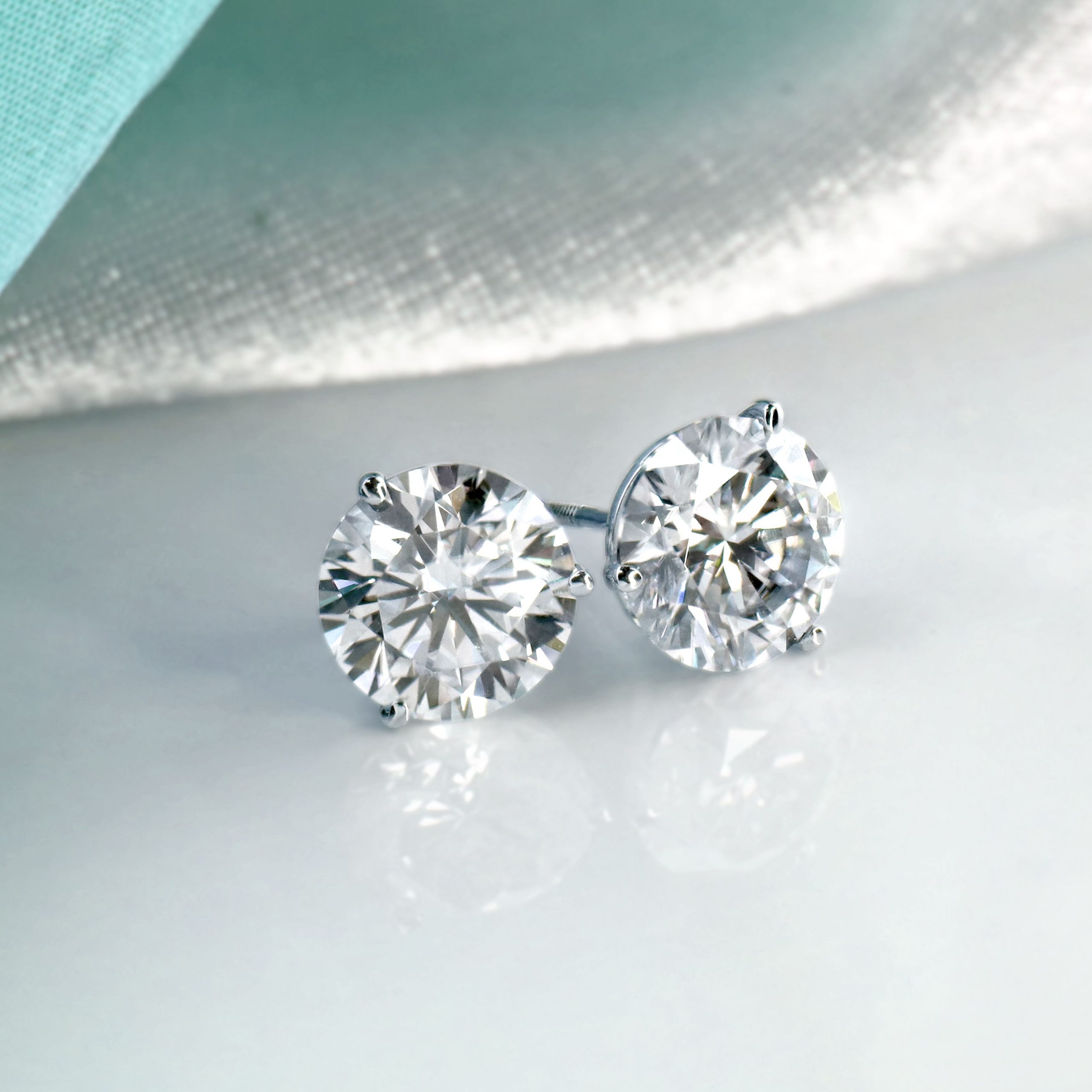 3-prong-diamond-studs - DiamondStuds News